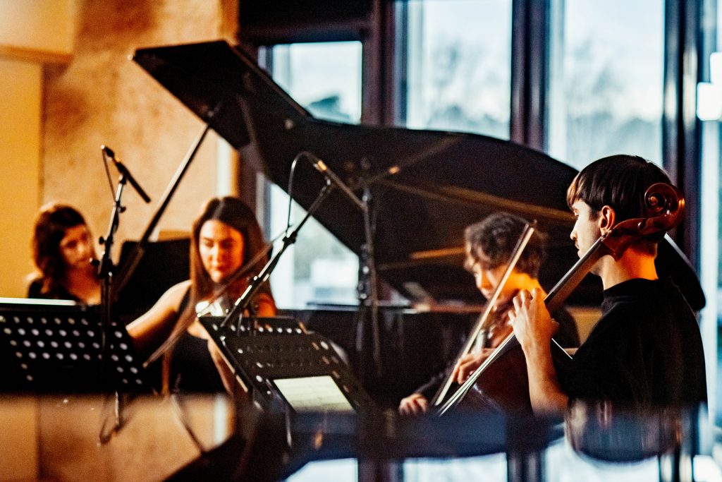 Ansamblio „Synaesthesis“ kvietimu Lietuvoje svečiuojasi kompozitorius ...